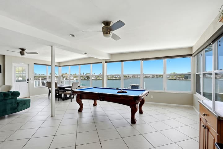 Waterfront •Pool Table • Sups• 3 Min Walk To Beach - Indian Rocks Beach, FL