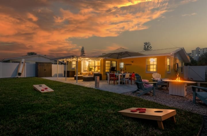 Beachside King: Firepit, Bbq Hammock Surfboard - Ormond-by-the-Sea, FL