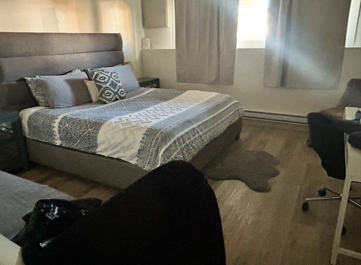 Hollywood Home - Kelowna