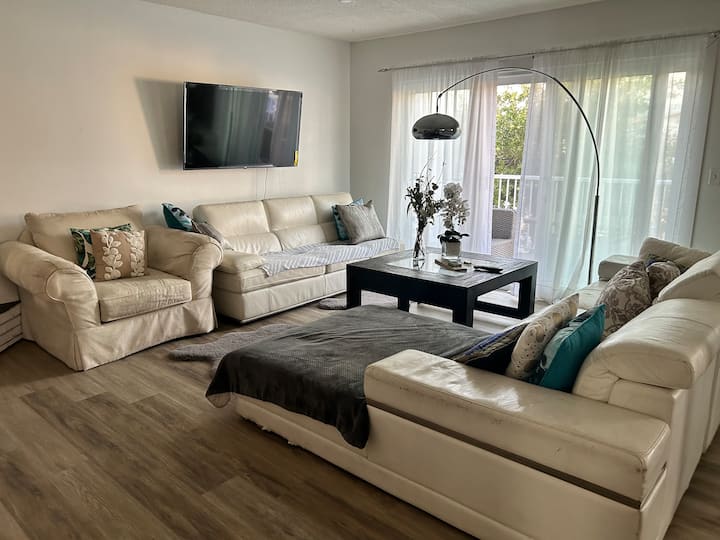 Hollywood Home - Kelowna