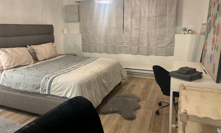Hollywood Home - Kelowna