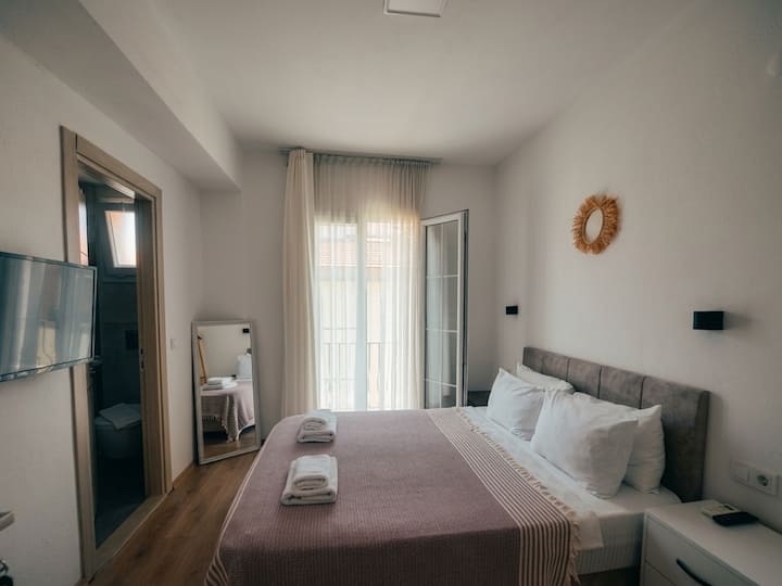 ÇEşme Limanına Yakın 2 Kişilik Oda - Çeşme