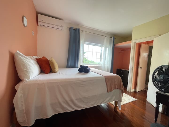 Skyline Suites Villa/ 20 Mins To The Airport - Montego Bay