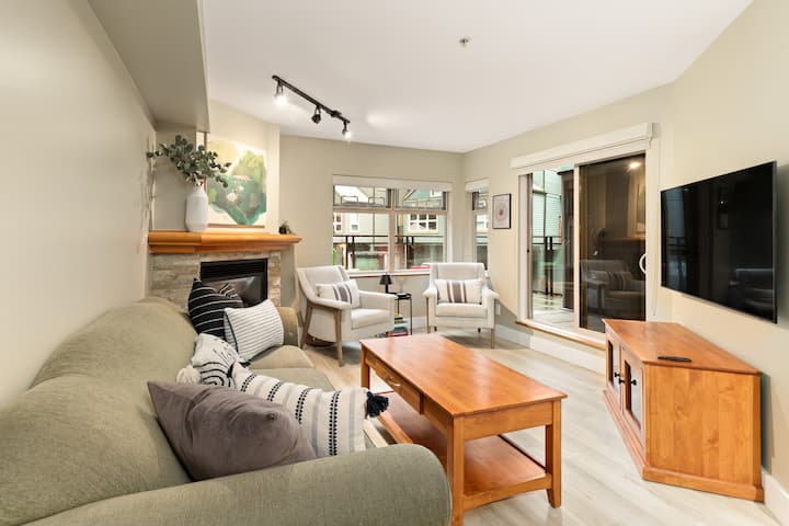 Creekside 1br • Walk To Gondola • Pool & Hot Tub - Whistler