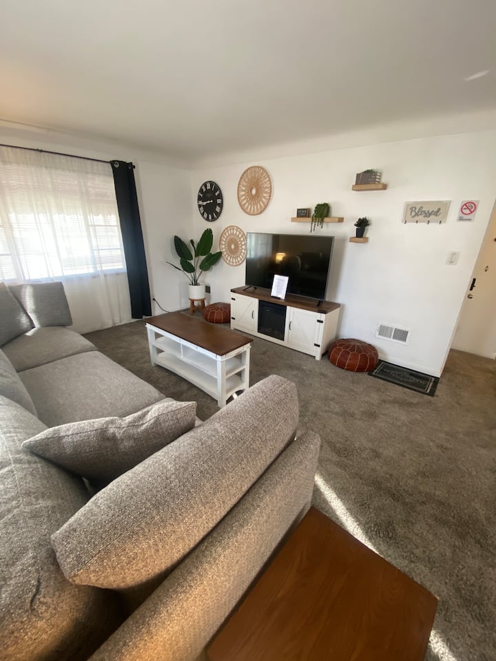 Clean & Quiet 2br West Toledo Retreat | Sleeps 4 - 털리도