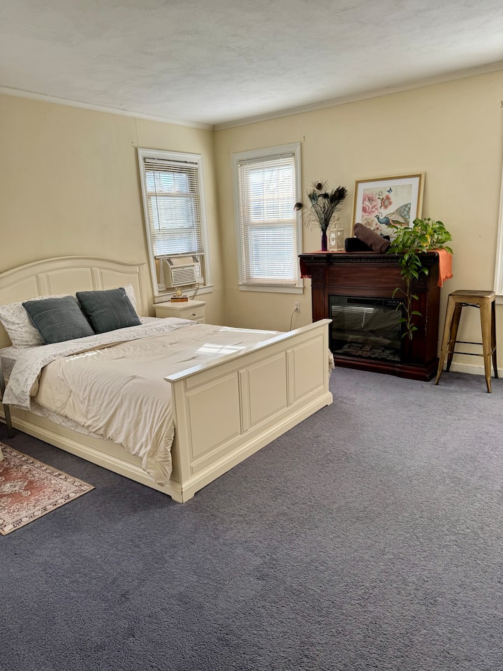Private Master Bedroom In Meditation Center/home. - Syracuse, NY