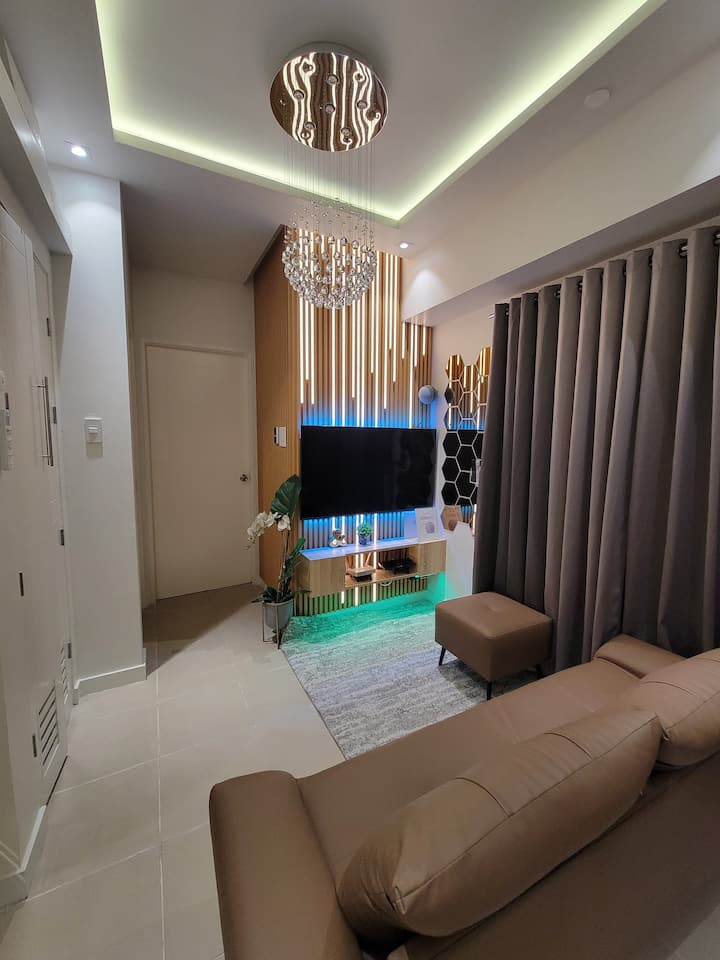 Corner 2-bedroom Condo At The Celandine - Malabon