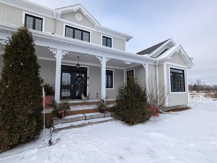 Modern Country Suite Near Prescott-russell Trail - Hawkesbury
