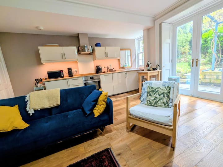 Central Flat With Private Garden -