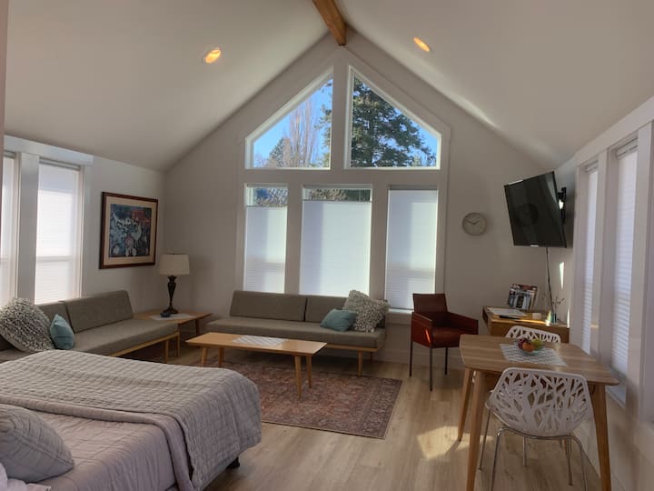 Fairhaven Walkable Newer Studio Light And Bright - Bellingham, WA