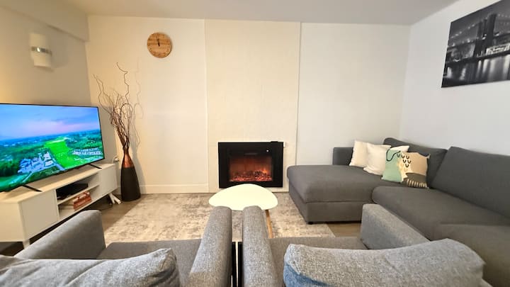 Cozy & Central 3br/2ba/5beds/8guests/parking/wifi - Vancouver