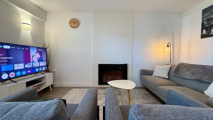 3br/2ba/5 Beds/8 Guests/parking/bus/train/shops - Vancouver