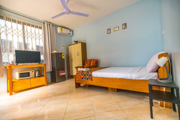 Tesano - Ensuite Bedroom With Ac Room 1 - Accra
