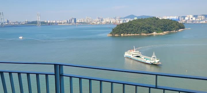 고층확트인 오션뷰_12시 체크아웃_제3연육교 첫번째 호텔 _비대면_공항_전기매트_ott무료 - South Korea