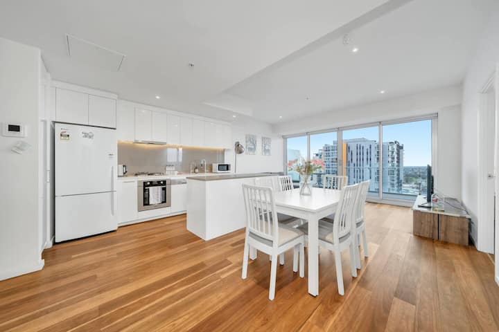 Deluxe 3-bedroom Apartment With Balcony In Cbd #2 - Adelaide