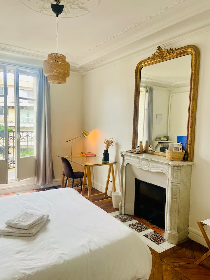 Chambre Avec Terrasse Et Cheminée - Paris