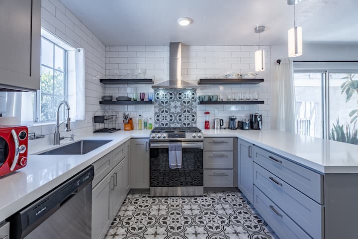 Southbay’s Modern Home - 10 Min Away From Downtown - Chula Vista, CA