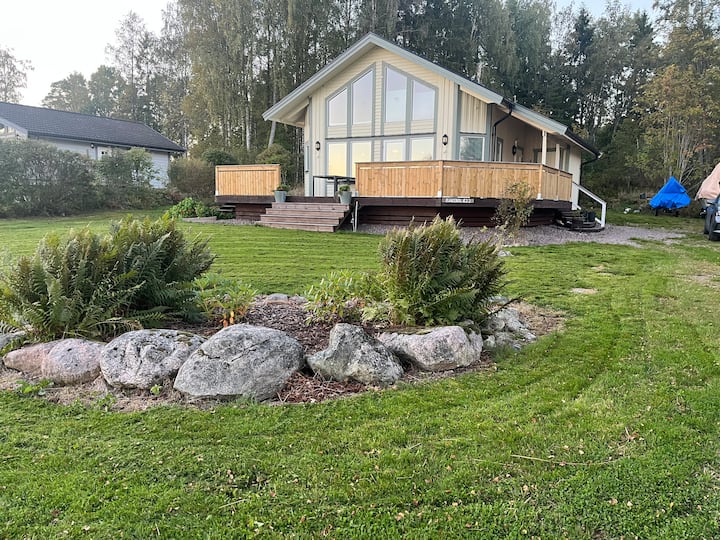 Hus, Et Steinkast Fra Vanern. - Åmål