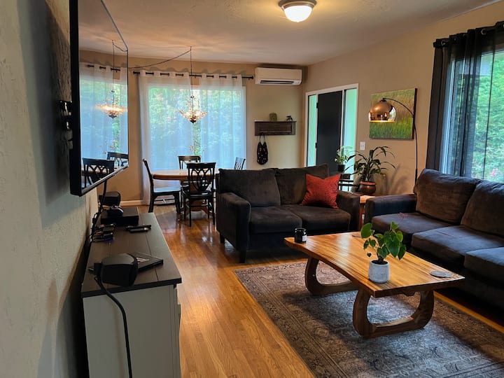 "Cherry House". Hot Tub, Privacy, And Location! - Port Angeles, WA