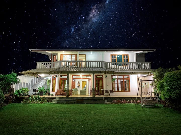 Extraordinary Mountain Views At Villa Al-adni - Tawangmangu