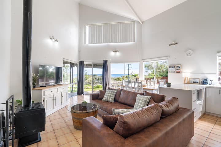 Seaview Town House By Peppy Beach Retreats® - Peppermint Grove Beach