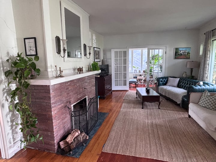 Charming Salt City Bungalow | 3br, Patio, Yoga Rm - Syracuse, NY