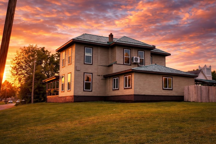Beautiful Manor With 4 Bedrooms And 3 Baths - Lake Alma State Park, Wellston