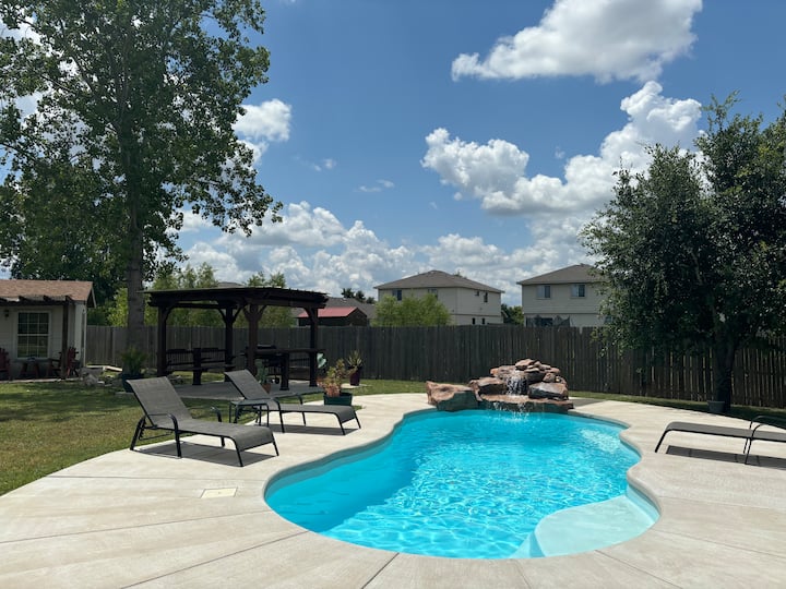 Sun-kissed Pool Paradise In Killeen - Killeen, TX
