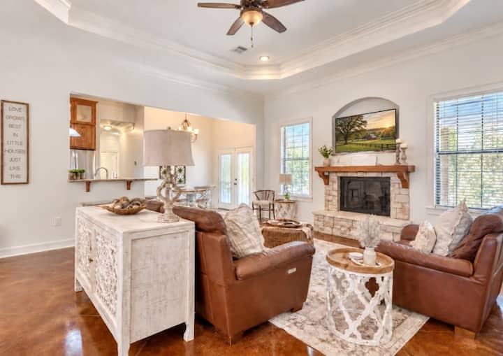 Country Hideaway Jacuzzi Pool Ranch - Brenham, TX