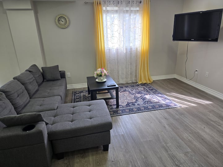 Spacious Private Walkout Basement Near Toronto - Markham