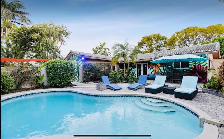 Private Oasis With Heated Saltwater Pool - Dania Beach, FL