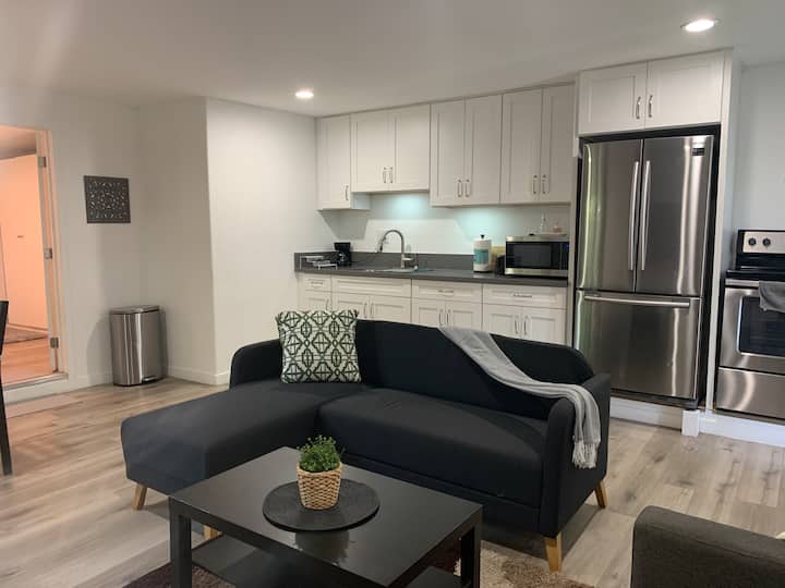 Modern One-bedroom Guest House W/ Charming Patio - Culver City