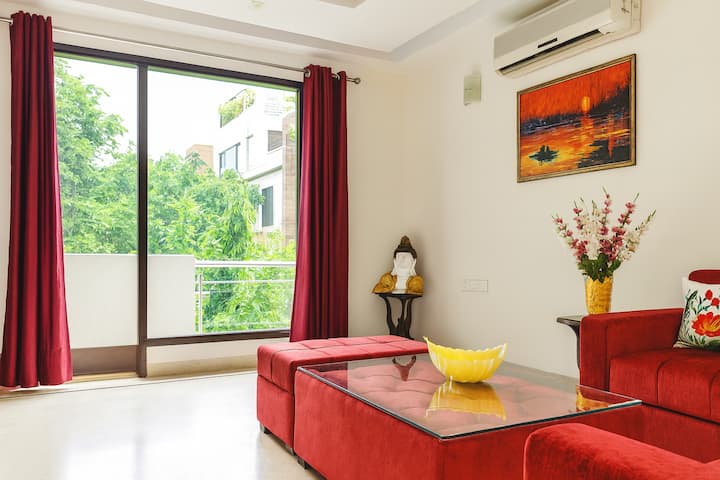 Sts: Comfortable 3bhk Metro 100m East-of-kailash - Delhi