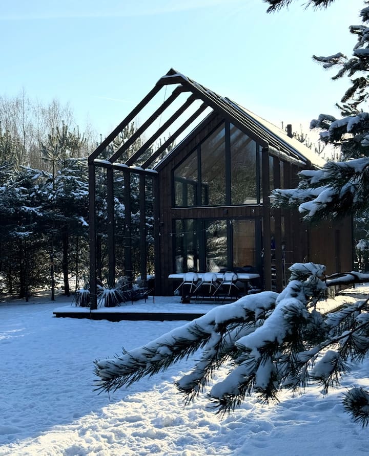 Nowoczesna Stodoła W Lesie Nieopodal Warszawy - Poland