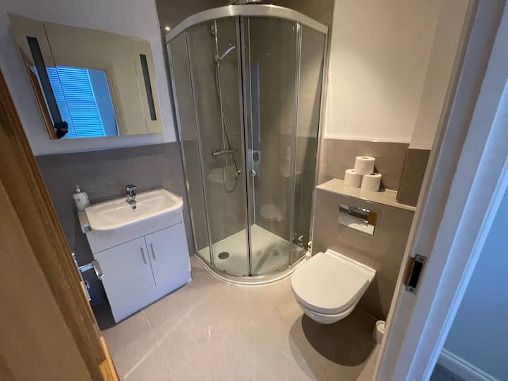 Travaal - 2 Bed Serviced Apartment Farnborough - Farnham