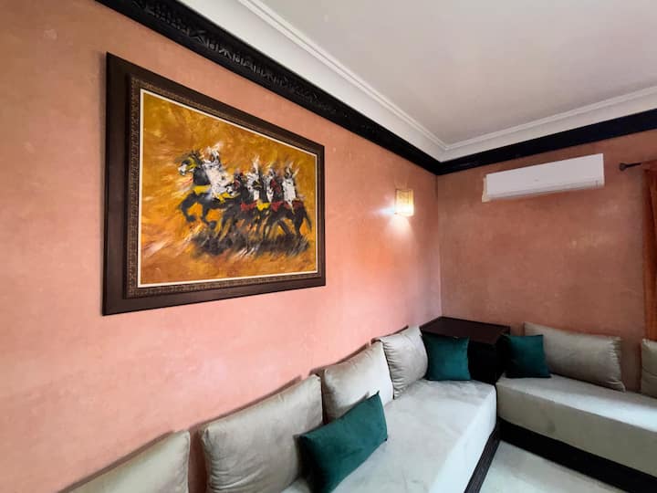 100 M² Idéalement Situé - Parking Gratuit - Marrakesh