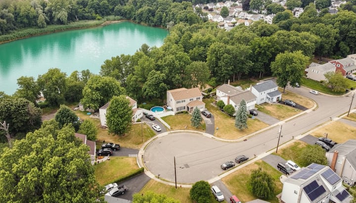 Lakefront Family Fun: Pool, Kayak, Bikes, Hot Tub - Lake Hopatcong, NJ