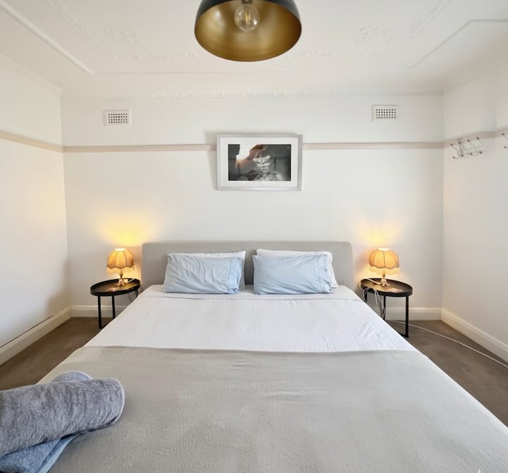 Bedroom+king Bed & Seperate Private Bathroom For 2 - Randwick