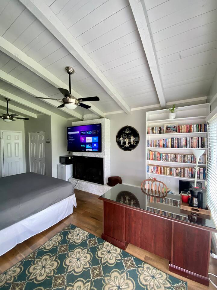 Studio Private Room & Bath W/workspace & Netflix - Moses Lake, WA