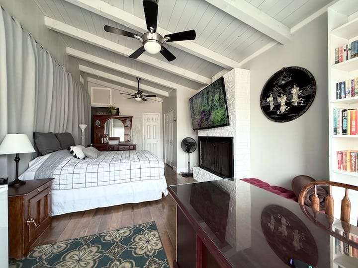 Studio Private Room & Bath W/workspace & Netflix - Moses Lake, WA