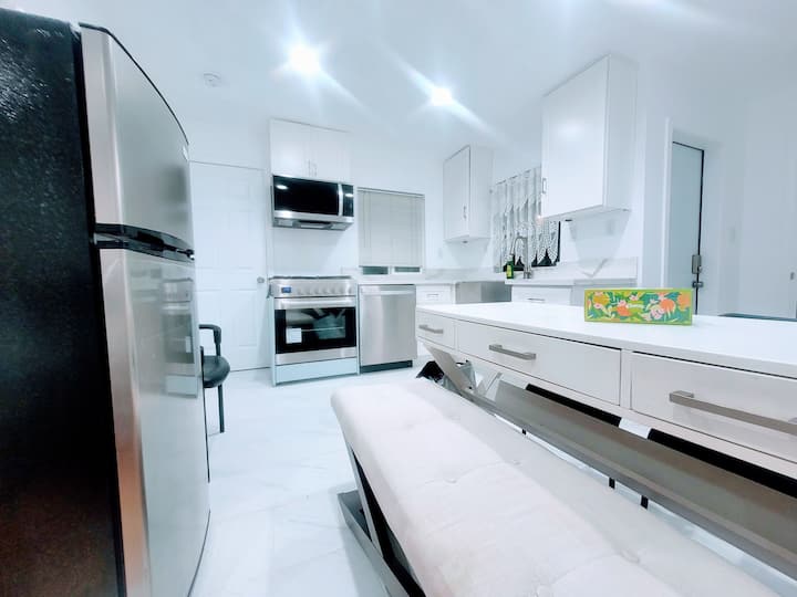 Beach House W/ Kitchen&laundry - Redondo Beach, CA