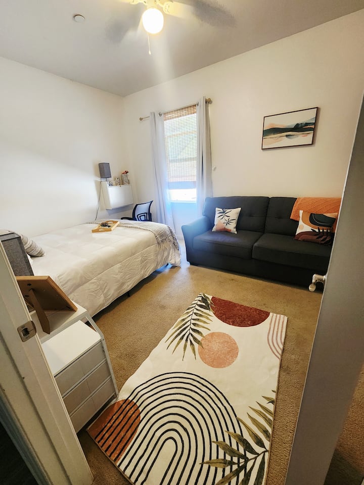 Beautiful Private Studio Near Dt W/washer-dryer - Riverside, CA