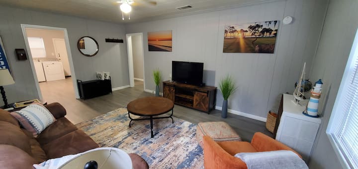 2 Bedroom Coastal Bungalow Minutes From St Simons - Brunswick, GA