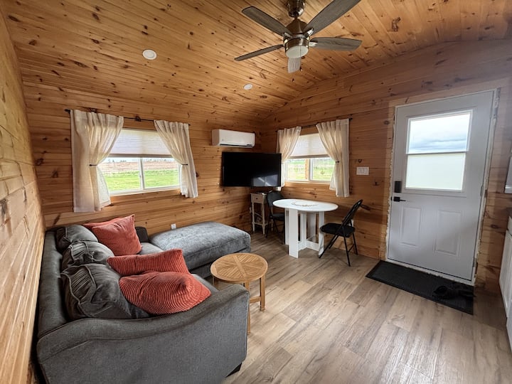 Beautiful 1-bedroom Country Cabin - Prince Edward Island