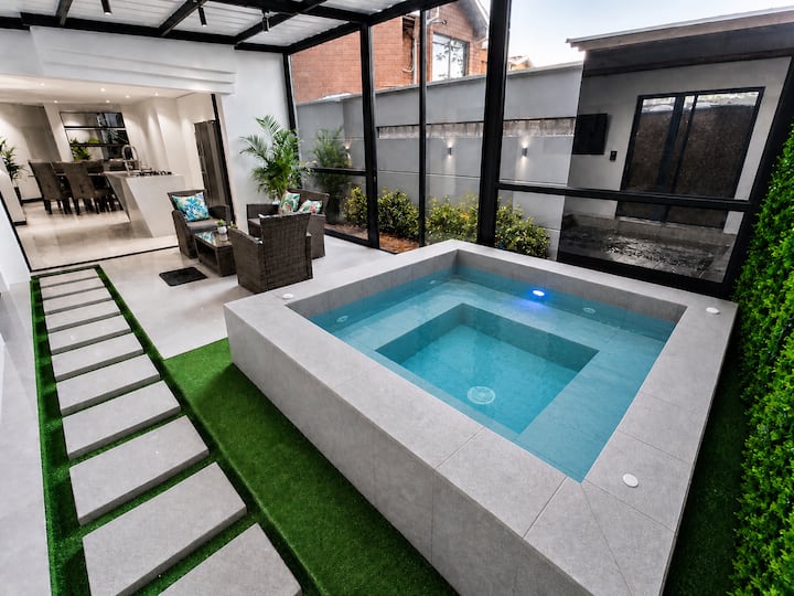 Cozy Poblado House, Jacuzzi, Visitors Allowed, Ac - Medellín