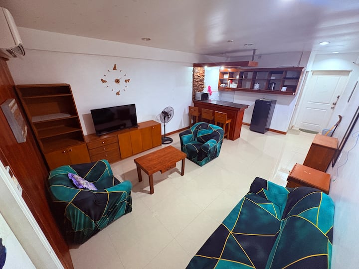 Enjoy Relaxing @ Central Condo - Wi-fi & Disney+ - Subic