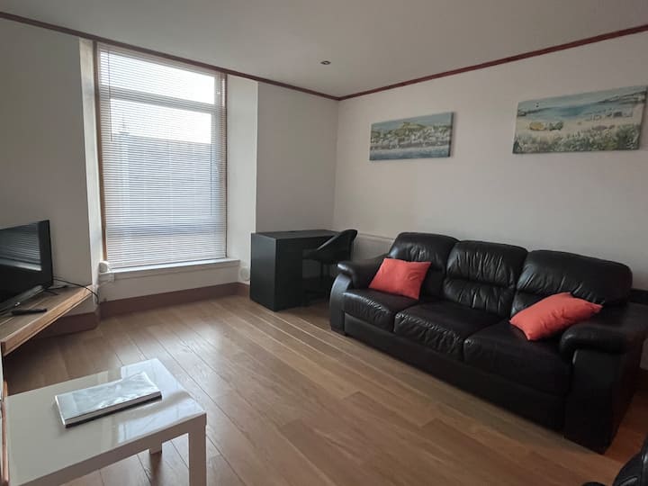 Spacious 1 Bedroom Flat In Aberdeen City Near Ari - Aberdeen, UK