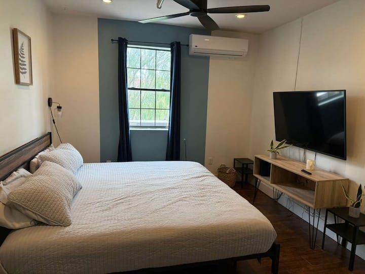 M10 Kingsize Cozy Apartment W/free Parking - El Paso, TX