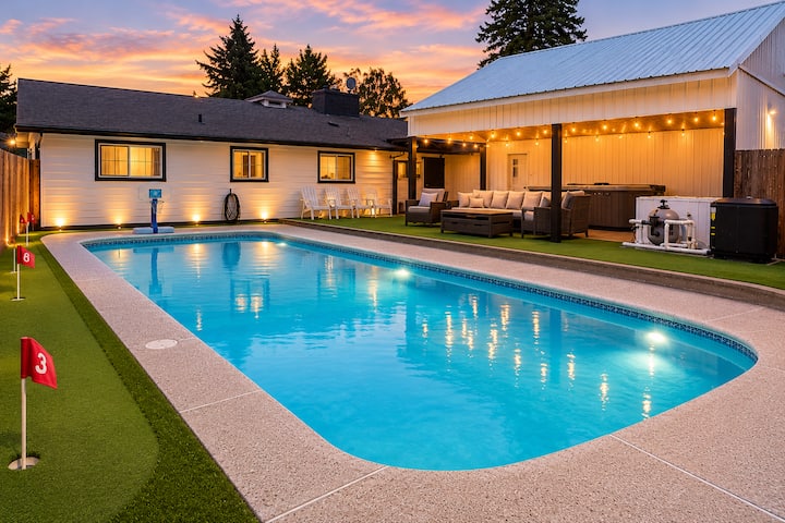 Sunny Pool & Hotub Bed & Breakfast - Wenatchee, WA