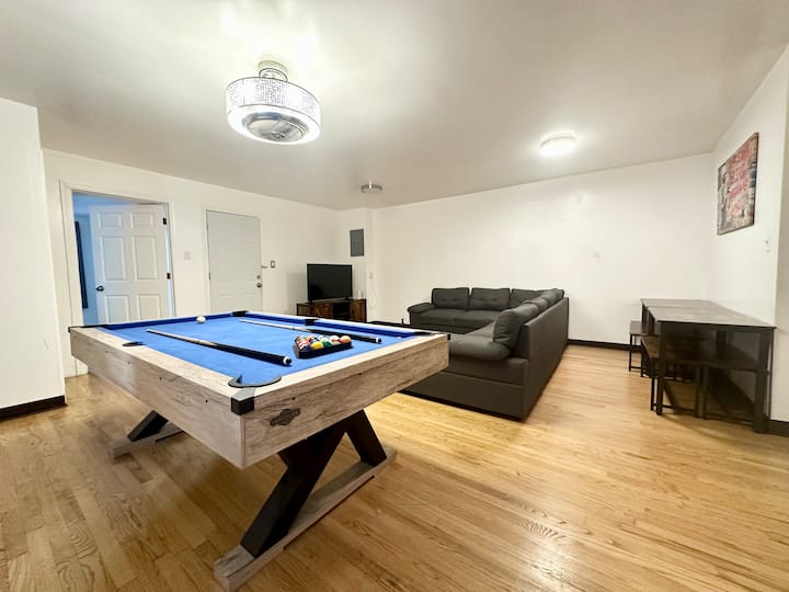 Walkers Paradise! Prime Logan Square 5 Bedrms/2ba - Chicago, IL